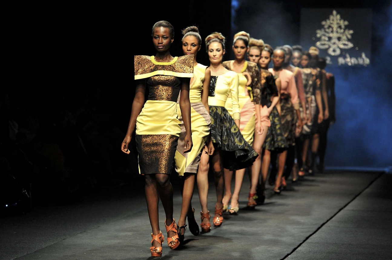 Afrocentric Fashion Show in the Streets and the Presidential Place ...